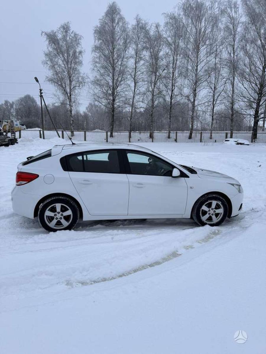 Balts Chevrolet Cruze 2012 Panevēža, ar dzinēja tilpumu 1.80 L un nobraukumu 192 tūkst. km par 3900 €, foto 4 vietnē AUTOMOTO.COM.LV