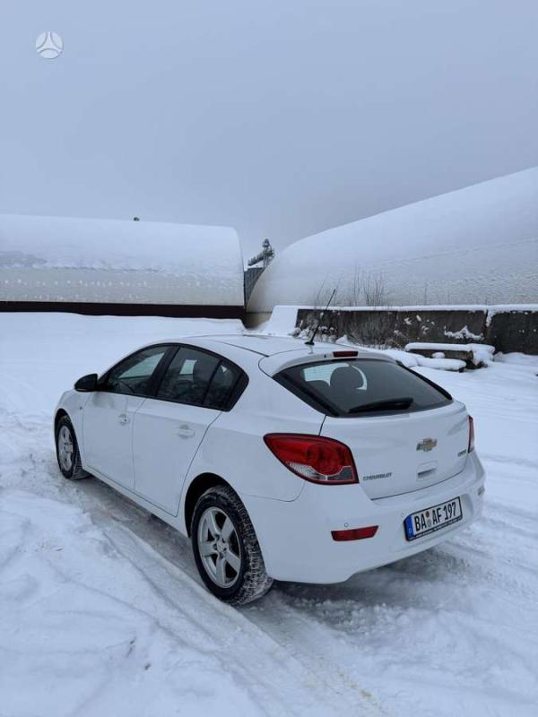White Chevrolet Cruze 2012 in Panevezys, with an engine capacity of 1.80 L and mileage of 192 thousand km for 3900 €, photo 7 on AUTOMOTO.COM.LV