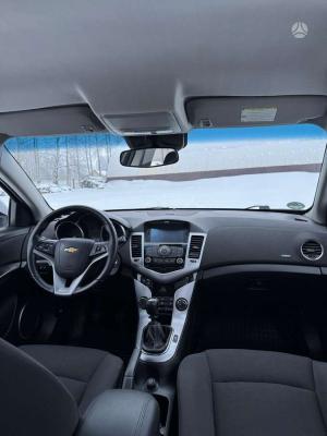 Balts Chevrolet Cruze 2012 Panevēža, ar dzinēja tilpumu 1.80 L un nobraukumu 192 tūkst. km par 3900 €, foto 13 vietnē AUTOMOTO.COM.LV
