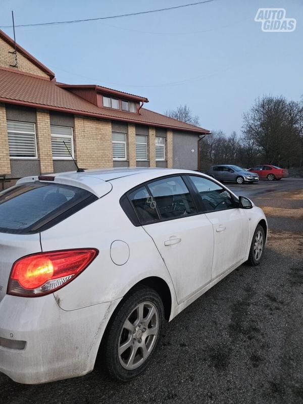 Balts Chevrolet Cruze 2012 Kauņa, ar dzinēja tilpumu 2.00 L un nobraukumu 247 tūkst. km par 3000 €, foto 3 vietnē AUTOMOTO.COM.LV