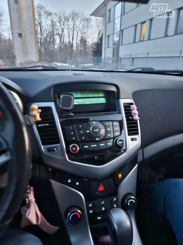 Balts Chevrolet Cruze 2012 Kauņa, ar dzinēja tilpumu 2.00 L un nobraukumu 247 tūkst. km par 3000 €, foto 8 vietnē AUTOMOTO.COM.LV