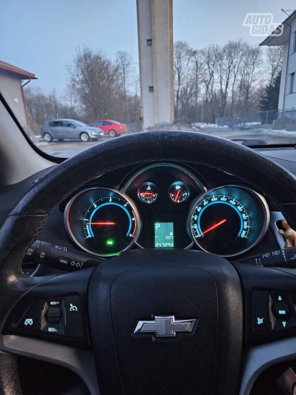 Balts Chevrolet Cruze 2012 Kauņa, ar dzinēja tilpumu 2.00 L un nobraukumu 247 tūkst. km par 3000 €, foto 9 vietnē AUTOMOTO.COM.LV