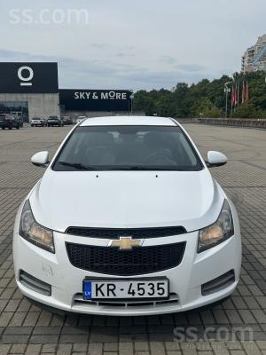 Белый Шевроле Круз 2012 в Рига, объемом двигателя 1.60 л и пробегом 215 тыс. км за 2500 €, фото  на AUTOMOTO.COM.LV
