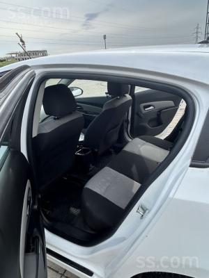 White Chevrolet Cruze 2012 in Riga, with an engine capacity of 1.60 L and mileage of 215 thousand km for 2100 €, photo 9 on AUTOMOTO.COM.LV