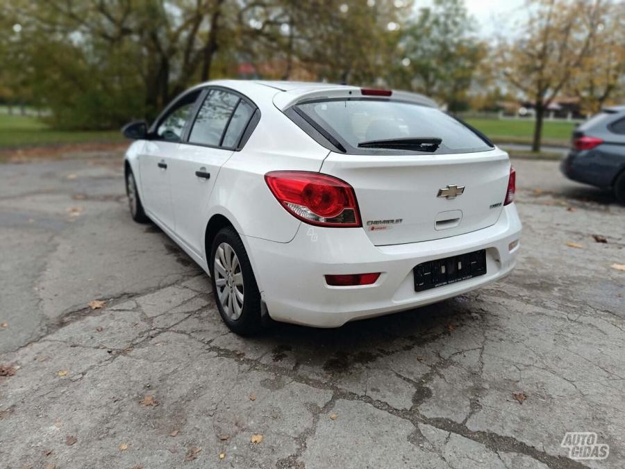 Balts Chevrolet Cruze 2012 Panevēža, ar dzinēja tilpumu 1.60 L un nobraukumu 211 tūkst. km par 1999 €, foto 3 vietnē AUTOMOTO.COM.LV