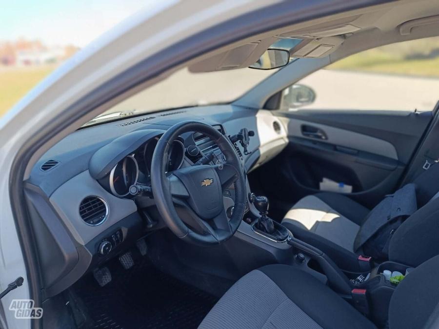 Balts Chevrolet Cruze 2012 Panevēža, ar dzinēja tilpumu 1.60 L un nobraukumu 211 tūkst. km par 1999 €, foto 6 vietnē AUTOMOTO.COM.LV