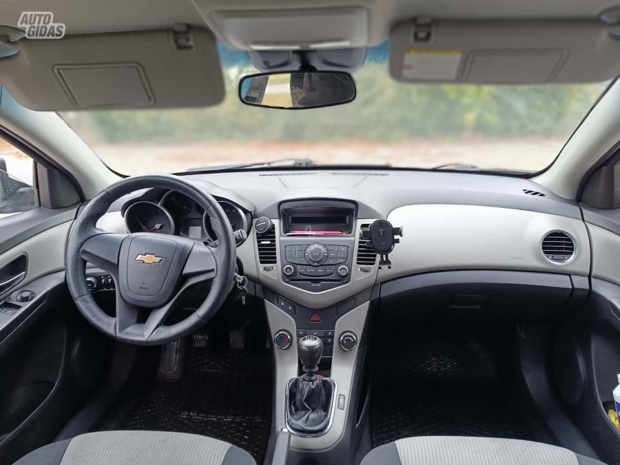 Balts Chevrolet Cruze 2012 Panevēža, ar dzinēja tilpumu 1.60 L un nobraukumu 211 tūkst. km par 1999 €, foto 19 vietnē AUTOMOTO.COM.LV