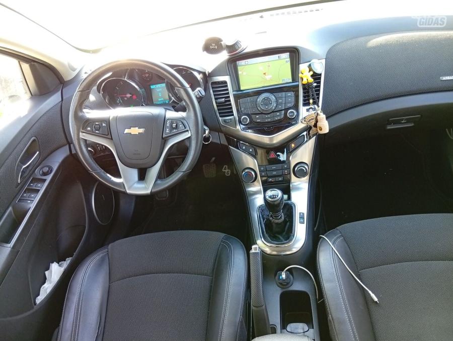 Balts Chevrolet Cruze 2014 Viļņa, ar dzinēja tilpumu 1.40 L un nobraukumu 252 tūkst. km par 3650 €, foto 3 vietnē AUTOMOTO.COM.LV
