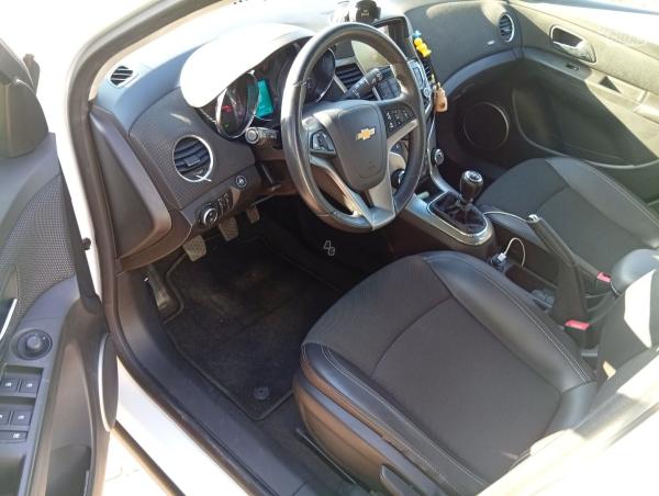 Balts Chevrolet Cruze 2014 Viļņa, ar dzinēja tilpumu 1.40 L un nobraukumu 252 tūkst. km par 3650 €, foto 5 vietnē AUTOMOTO.COM.LV