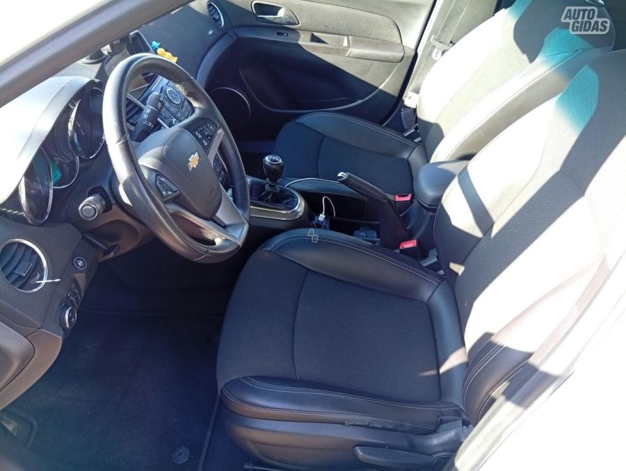 Balts Chevrolet Cruze 2014 Viļņa, ar dzinēja tilpumu 1.40 L un nobraukumu 252 tūkst. km par 3650 €, foto 19 vietnē AUTOMOTO.COM.LV