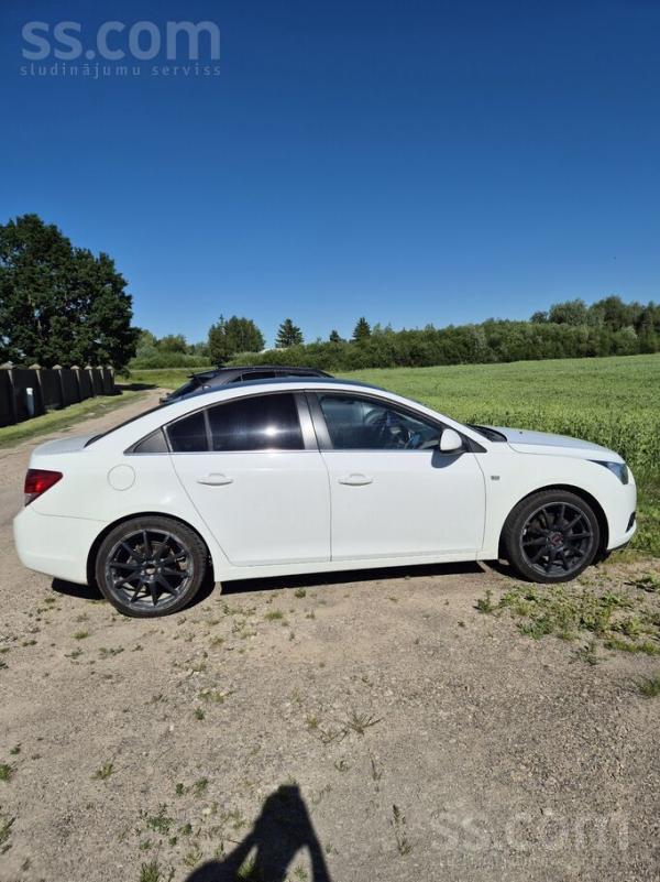 Balts Chevrolet Cruze 2009 Bauska, ar dzinēja tilpumu 1.80 L un nobraukumu 249 tūkst. km par 4500 €, foto 4 vietnē AUTOMOTO.COM.LV
