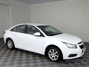 White Chevrolet Cruze 2010 in Tallinn, with an engine capacity of 2.00 L and mileage of 334 thousand km for 1799 €, photo  on AUTOMOTO.COM.LV