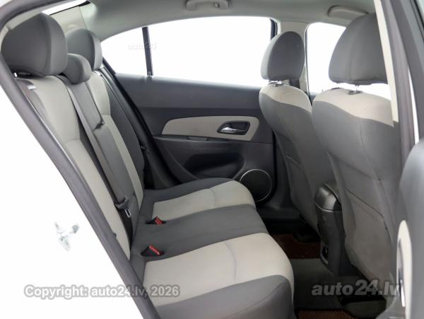 Balts Chevrolet Cruze 2010 Tallina, ar dzinēja tilpumu 2.00 L un nobraukumu 334 tūkst. km par 1799 €, foto 7 vietnē AUTOMOTO.COM.LV