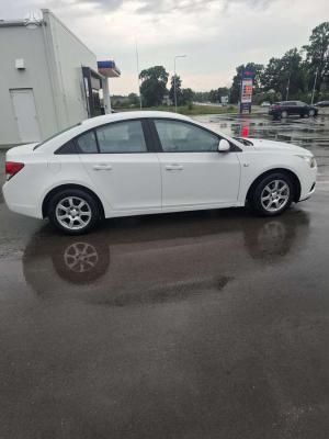 Balts Chevrolet Cruze 2010 Mažeikiai, ar dzinēja tilpumu 2.00 L un nobraukumu 262 tūkst. km par 2400 €, foto 5 vietnē AUTOMOTO.COM.LV