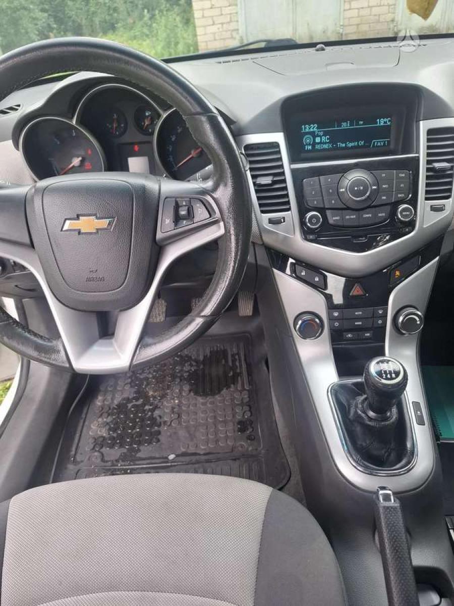 Balts Chevrolet Cruze 2010 Mažeikiai, ar dzinēja tilpumu 2.00 L un nobraukumu 262 tūkst. km par 2400 €, foto 11 vietnē AUTOMOTO.COM.LV
