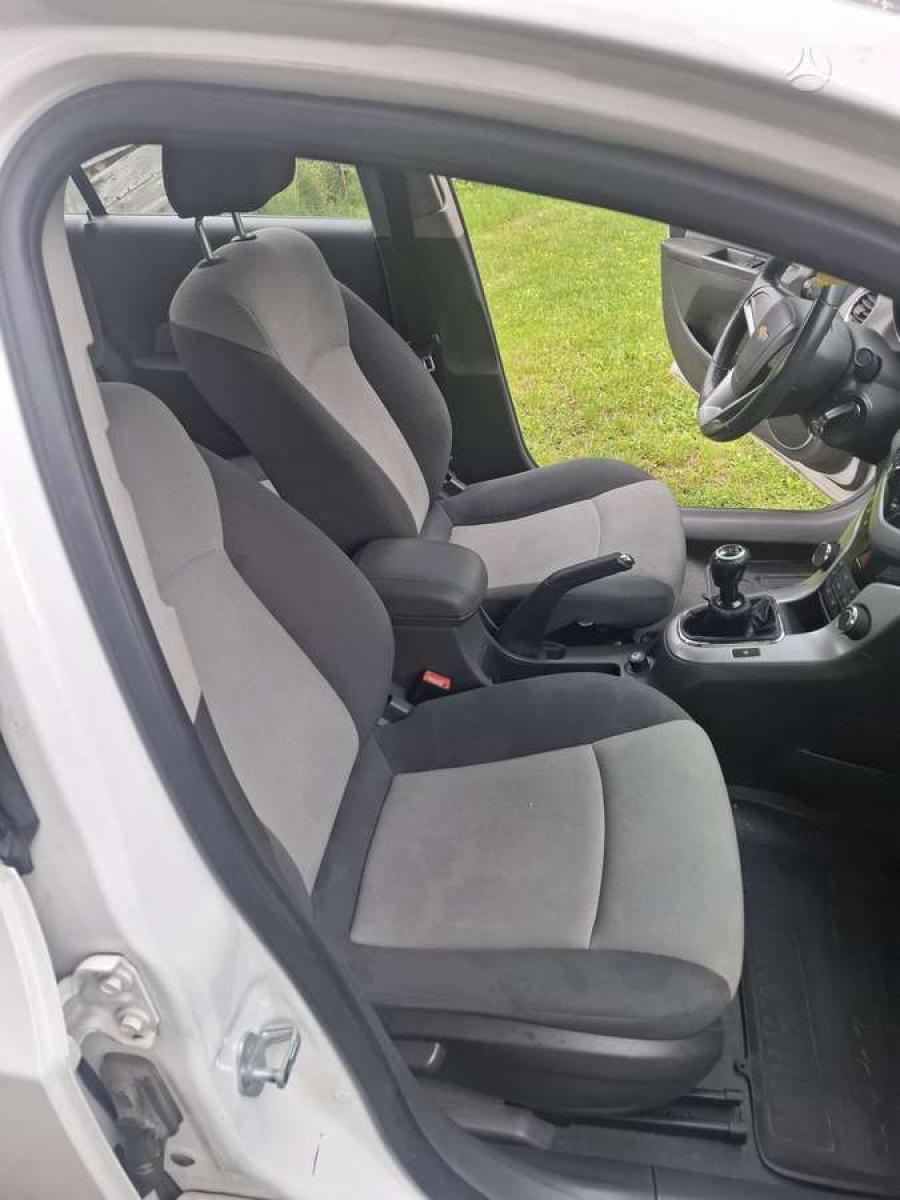 Balts Chevrolet Cruze 2010 Mažeikiai, ar dzinēja tilpumu 2.00 L un nobraukumu 262 tūkst. km par 2400 €, foto 12 vietnē AUTOMOTO.COM.LV
