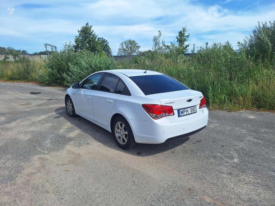 Balts Chevrolet Cruze 2010 Kaišiadorys, ar dzinēja tilpumu 2.00 L un nobraukumu 215 tūkst. km par 2300 €, foto 1 vietnē AUTOMOTO.COM.LV