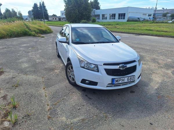 Balts Chevrolet Cruze 2010 Kaišiadorys, ar dzinēja tilpumu 2.00 L un nobraukumu 215 tūkst. km par 2300 €, foto 2 vietnē AUTOMOTO.COM.LV