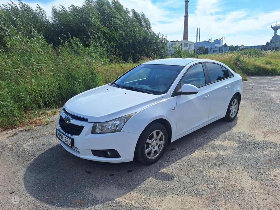 Balts Chevrolet Cruze 2010 Kaišiadorys, ar dzinēja tilpumu 2.00 L un nobraukumu 215 tūkst. km par 2300 €, foto 5 vietnē AUTOMOTO.COM.LV