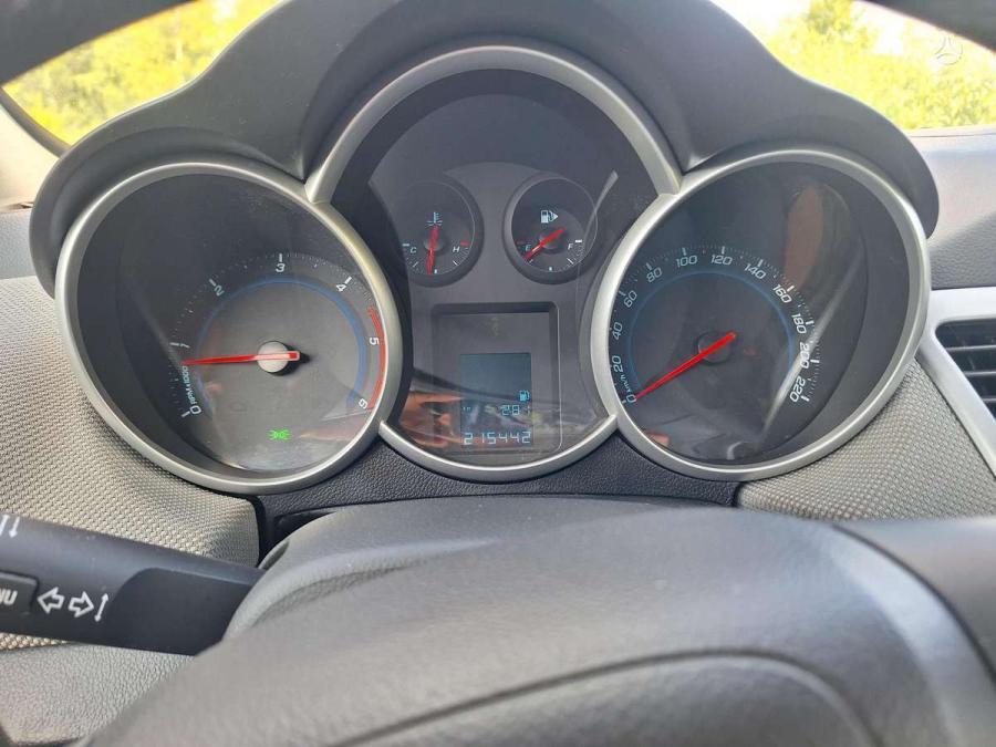 Balts Chevrolet Cruze 2010 Kaišiadorys, ar dzinēja tilpumu 2.00 L un nobraukumu 215 tūkst. km par 2300 €, foto 6 vietnē AUTOMOTO.COM.LV