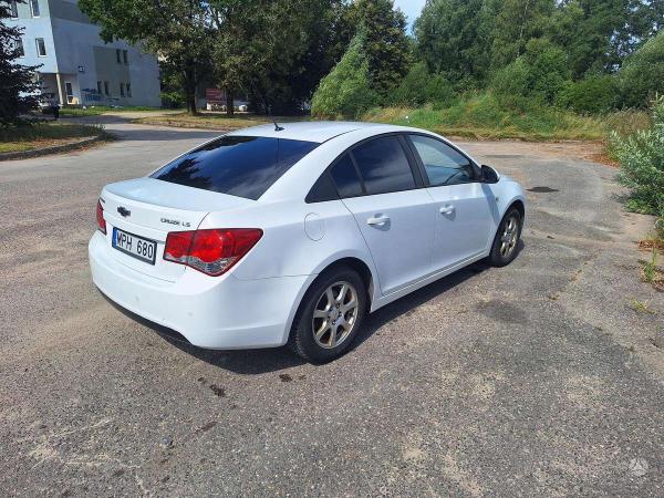 Balts Chevrolet Cruze 2010 Kaišiadorys, ar dzinēja tilpumu 2.00 L un nobraukumu 215 tūkst. km par 2300 €, foto 10 vietnē AUTOMOTO.COM.LV