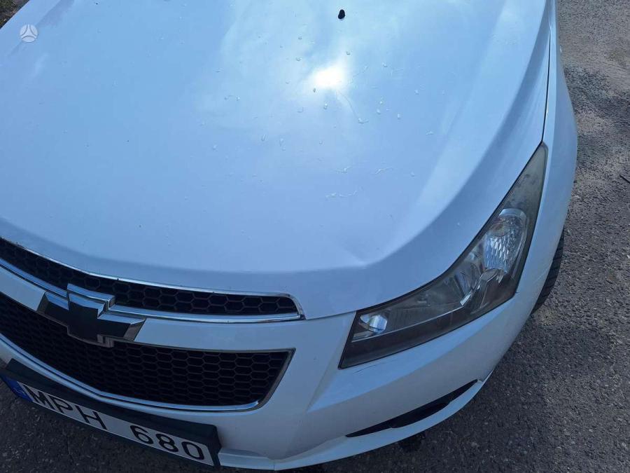 Balts Chevrolet Cruze 2010 Kaišiadorys, ar dzinēja tilpumu 2.00 L un nobraukumu 215 tūkst. km par 2300 €, foto 14 vietnē AUTOMOTO.COM.LV
