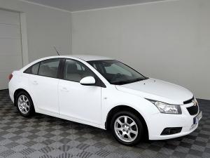 Белый Шевроле Круз 2010 в Таллин, объемом двигателя 2.00 л и пробегом 334 тыс. км за 1399 €, фото  на AUTOMOTO.COM.LV