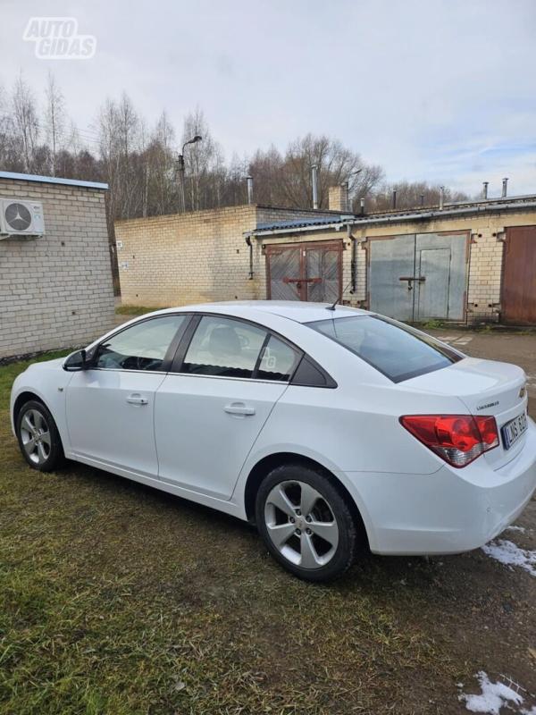 Balts Chevrolet Cruze 2011 Panevēža, ar dzinēja tilpumu 2.00 L un nobraukumu 209 tūkst. km par 3500 €, foto 1 vietnē AUTOMOTO.COM.LV