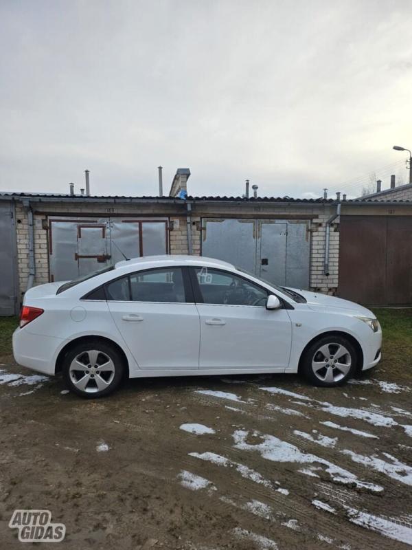 Balts Chevrolet Cruze 2011 Panevēža, ar dzinēja tilpumu 2.00 L un nobraukumu 209 tūkst. km par 3500 €, foto 2 vietnē AUTOMOTO.COM.LV