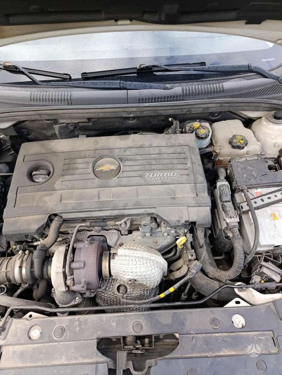 White Chevrolet Cruze 2012 in Plunge, with an engine capacity of 2.00 L and mileage of 270 thousand km for 1200 €, photo 6 on AUTOMOTO.COM.LV