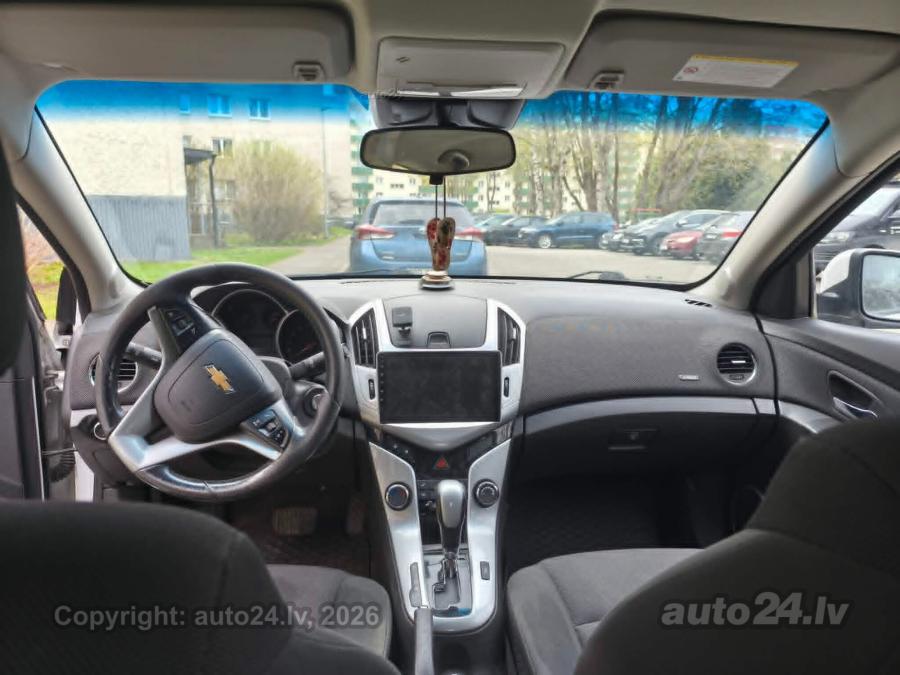 Balts Chevrolet Cruze 2013 Tallina, ar dzinēja tilpumu 1.80 L un nobraukumu 264 tūkst. km par 3500 €, foto 13 vietnē AUTOMOTO.COM.LV