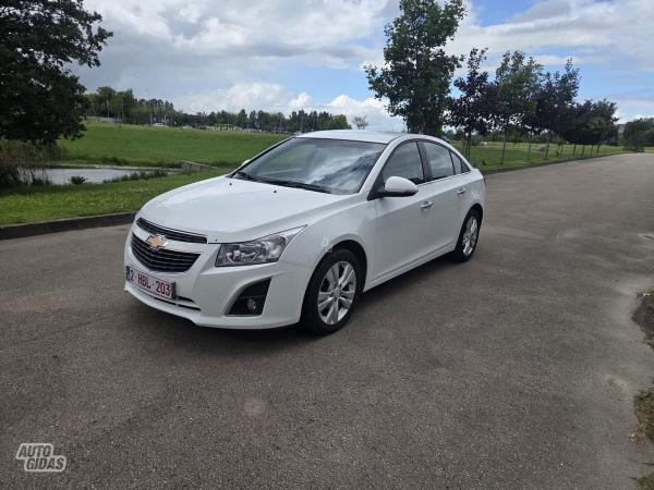 White Chevrolet Cruze 2014 in Mazeikiai, with an engine capacity of 1.70 L and mileage of 204 thousand km for 3500 €, photo 1 on AUTOMOTO.COM.LV