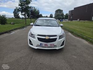 White Chevrolet Cruze 2014 in Mazeikiai, with an engine capacity of 1.70 L and mileage of 204 thousand km for 3500 €, photo 4 on AUTOMOTO.COM.LV