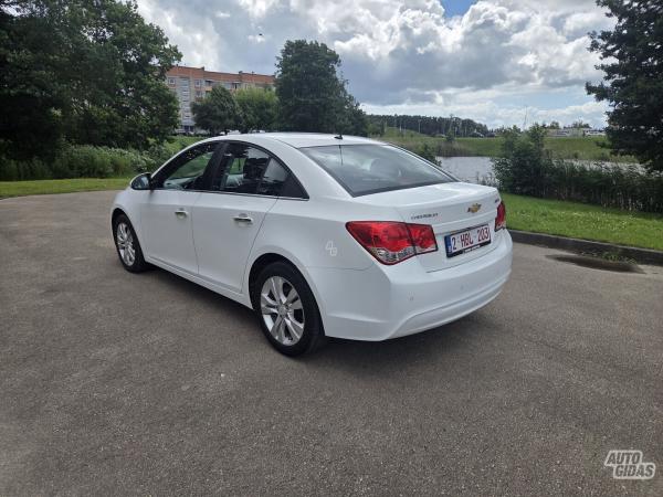 White Chevrolet Cruze 2014 in Mazeikiai, with an engine capacity of 1.70 L and mileage of 204 thousand km for 3500 €, photo 7 on AUTOMOTO.COM.LV