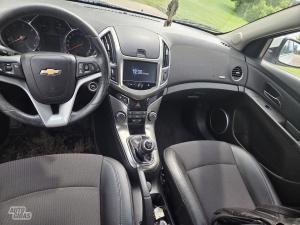 White Chevrolet Cruze 2014 in Mazeikiai, with an engine capacity of 1.70 L and mileage of 204 thousand km for 3500 €, photo 10 on AUTOMOTO.COM.LV