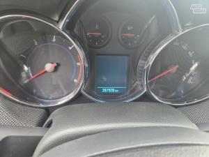 White Chevrolet Cruze 2014 in Mazeikiai, with an engine capacity of 1.70 L and mileage of 204 thousand km for 3500 €, photo 12 on AUTOMOTO.COM.LV