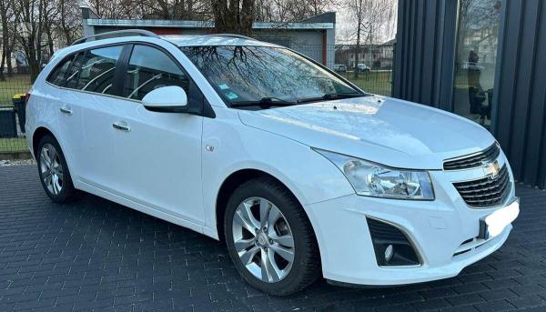 White Chevrolet Cruze 2013 in Taurage, with an engine capacity of 1.70 L and mileage of 189 thousand km for 3990 €, photo 3 on AUTOMOTO.COM.LV