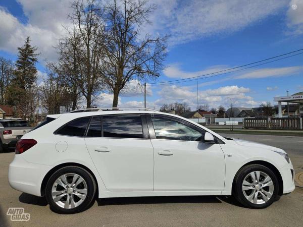 White Chevrolet Cruze 2013 in Siauliai, with an engine capacity of 1.70 L and mileage of 184 thousand km for 4450 €, photo 6 on AUTOMOTO.COM.LV