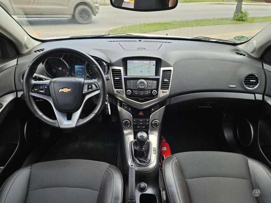 Balts Chevrolet Cruze 2013 Šauļi, ar dzinēja tilpumu 1.70 L un nobraukumu 184 tūkst. km par 4450 €, foto 14 vietnē AUTOMOTO.COM.LV