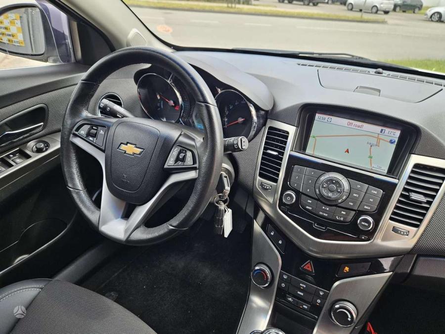 Balts Chevrolet Cruze 2013 Šauļi, ar dzinēja tilpumu 1.70 L un nobraukumu 184 tūkst. km par 4450 €, foto 20 vietnē AUTOMOTO.COM.LV