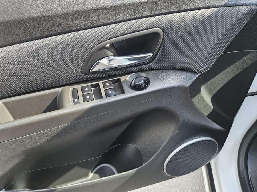 Balts Chevrolet Cruze 2013 Šauļi, ar dzinēja tilpumu 1.70 L un nobraukumu 184 tūkst. km par 4450 €, foto 21 vietnē AUTOMOTO.COM.LV