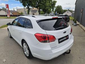 White Chevrolet Cruze 2013 in Siauliai, with an engine capacity of 1.70 L and mileage of 184 thousand km for 4450 €, photo 6 on AUTOMOTO.COM.LV