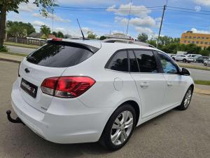 White Chevrolet Cruze 2013 in Siauliai, with an engine capacity of 1.70 L and mileage of 184 thousand km for 4450 €, photo 10 on AUTOMOTO.COM.LV