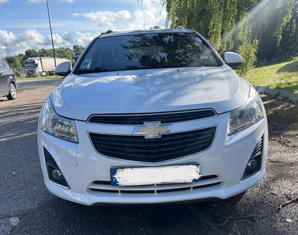 Chevrolet Cruze 2013 in Taurage on AUTOMOTO.COM.LV White Chevrolet Cruze 2013 in Taurage, with an engine capacity of 1.70 L and mileage of 189 thousand km for 3200 €, photo 7 on AUTOMOTO.COM.LV