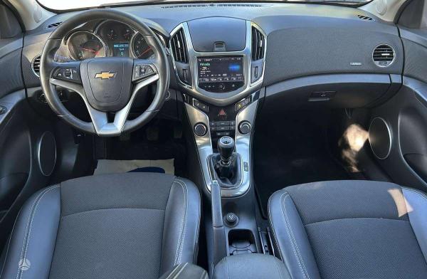 Chevrolet Cruze 2013 in Taurage on AUTOMOTO.COM.LV White Chevrolet Cruze 2013 in Taurage, with an engine capacity of 1.70 L and mileage of 189 thousand km for 3200 €, photo 11 on AUTOMOTO.COM.LV