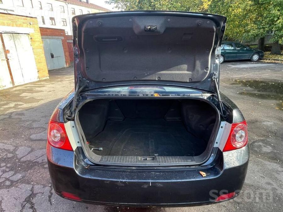 Pelēks Chevrolet Epica 2006 Jelgava, ar dzinēja tilpumu 2.00 L un nobraukumu 432 tūkst. km par 550 €, foto 4 vietnē AUTOMOTO.COM.LV