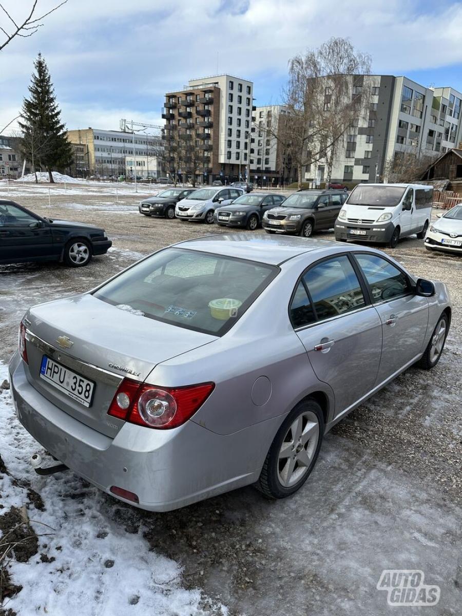 Pelēks Chevrolet Epica 2009 Viļņa, ar dzinēja tilpumu 2.20 L un nobraukumu 187 tūkst. km par 1350 €, foto 4 vietnē AUTOMOTO.COM.LV