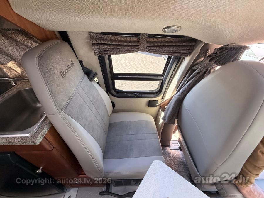 Beige Chevrolet Express 2013 in Tallinn, with an engine capacity of 4.80 L and mileage of 5 thousand km for 79900 €, photo 14 on AUTOMOTO.COM.LV