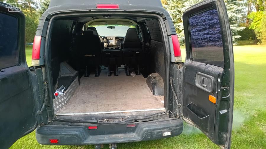 Black Chevrolet Express 2004 in Kaunas, with an engine capacity of 5.30 L and mileage of 90 thousand km for 6000 €, photo 5 on AUTOMOTO.COM.LV