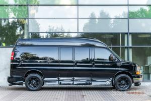 Black Chevrolet Express 2010 in Riga, with an engine capacity of 6.00 L and mileage of 86 thousand km for 28900 €, photo 6 on AUTOMOTO.COM.LV